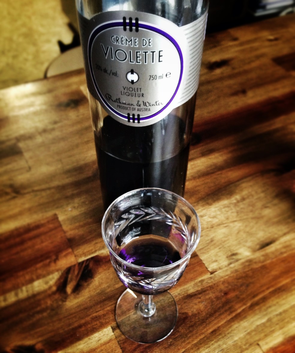 Side by Side – Violette & Yvette | The Straight Up